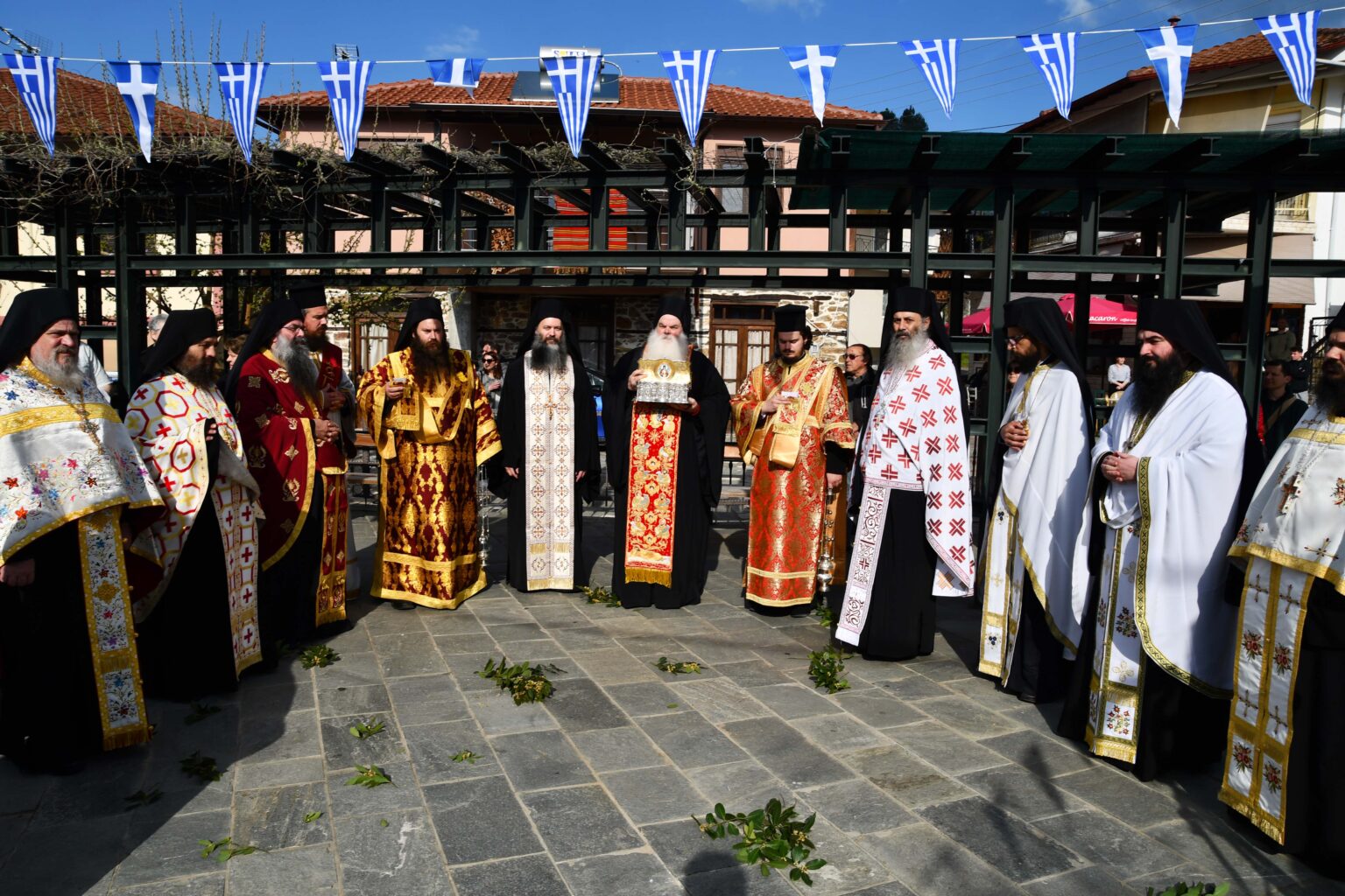 ΤΟ ΝΕΟΧΩΡΙ ΥΠΟΔΕΧΘΗΚΕ ΜΕΓΑΛΟΠΡΕΠΑ ΤΟ ΙΕΡΟ ΛΕΙΨΑΝΟ ΤΟΥ ΑΓΙΟΥ ΛΟΥΚΑ ΤΟΥ ...